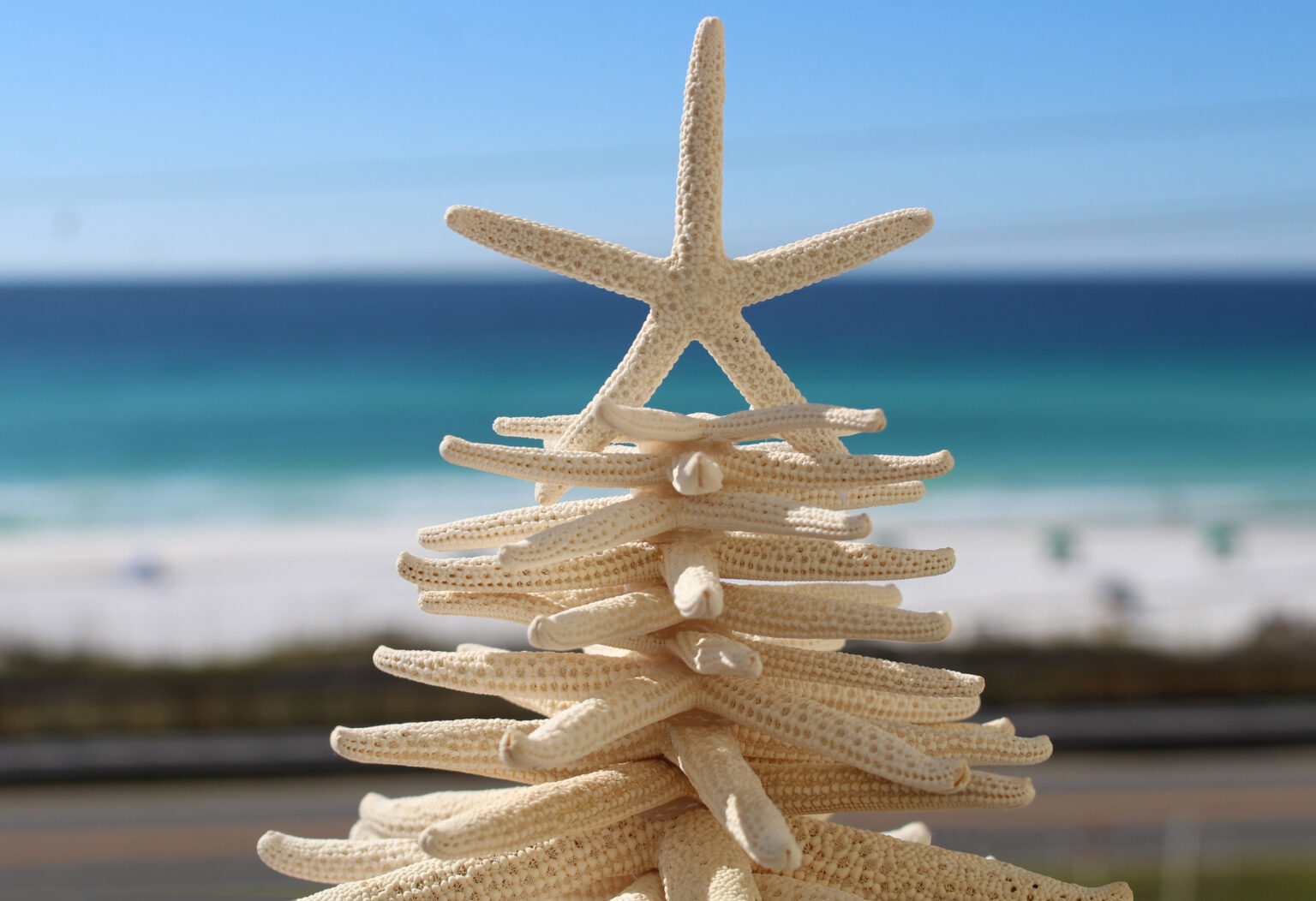 Simple Ways to Add Holiday Sparkle to Your Snowbird Home - Midlife Snowbird